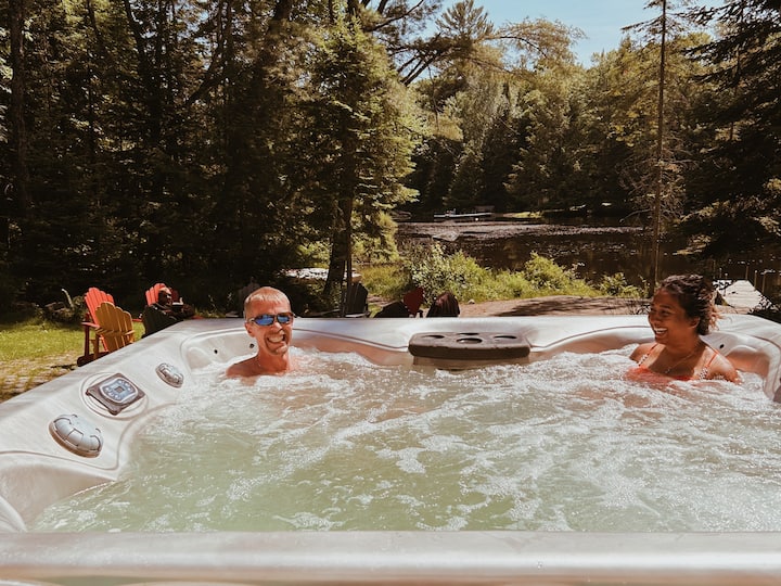 Lakeside Memories Await At Trenanthia "Woody" - Bracebridge