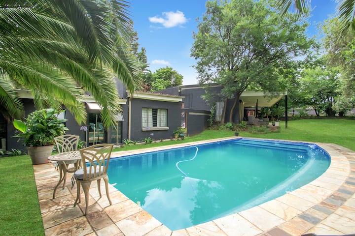 Sandton 4 Rooms 3 Baths Sleeps 10 Free Wifi Pool - Sandton