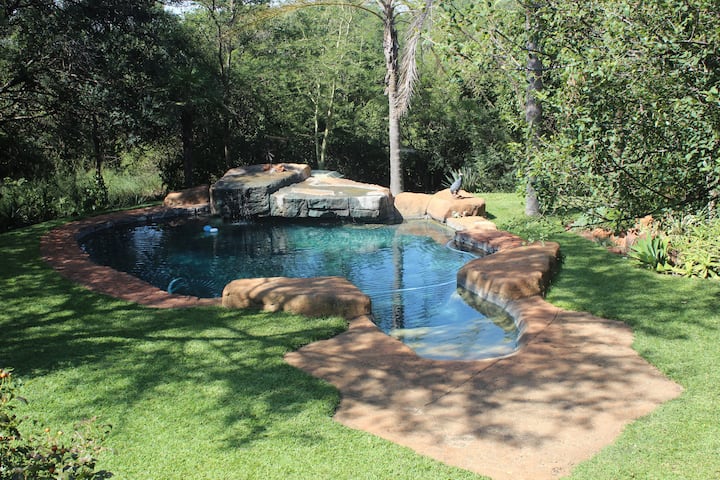 Wooden Cabin - Hartbeespoort