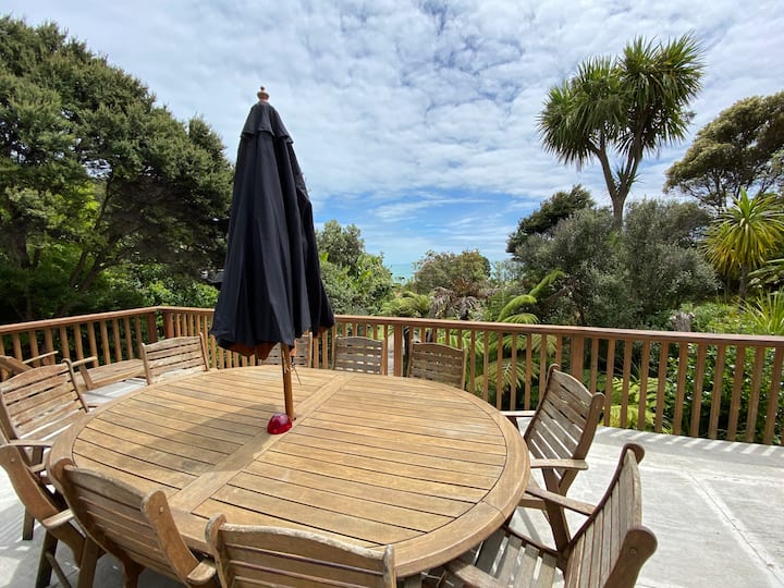 Whale Bay House And Apartment + Hot Tub & Views - Raglan
