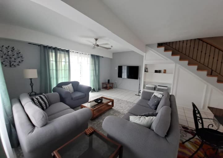 Private Hillside Villa Sea Views + Hot Tub + Pool - Port of Spain