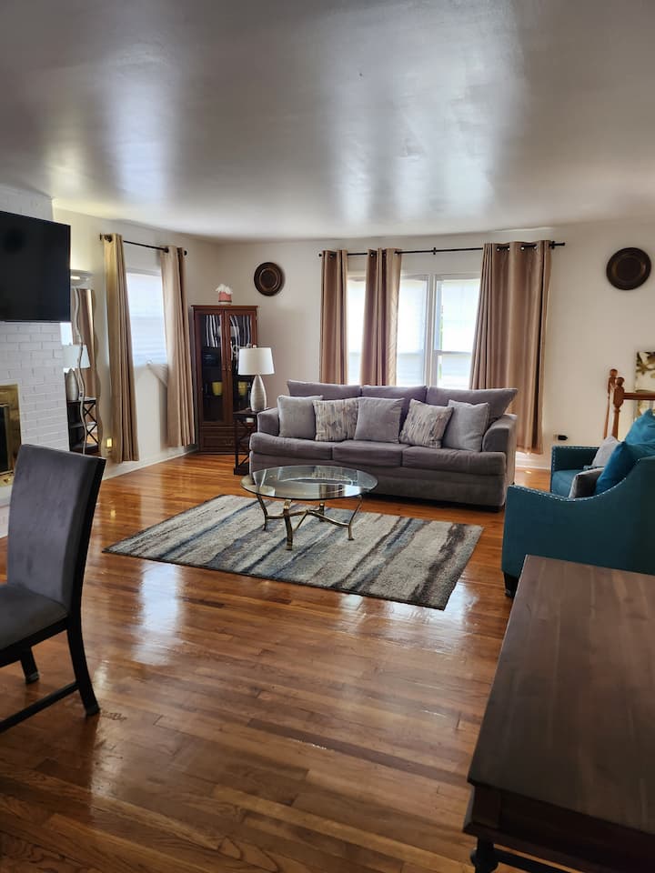 The Country Life! Spacious House. - Homewood, IL
