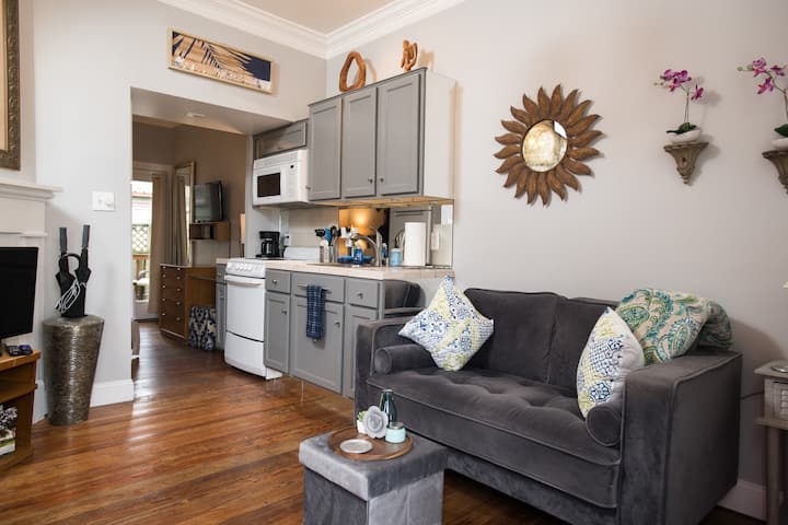 Architect's Cottage--tiny Home For 2 Rsvd Parking - Savannah, GA