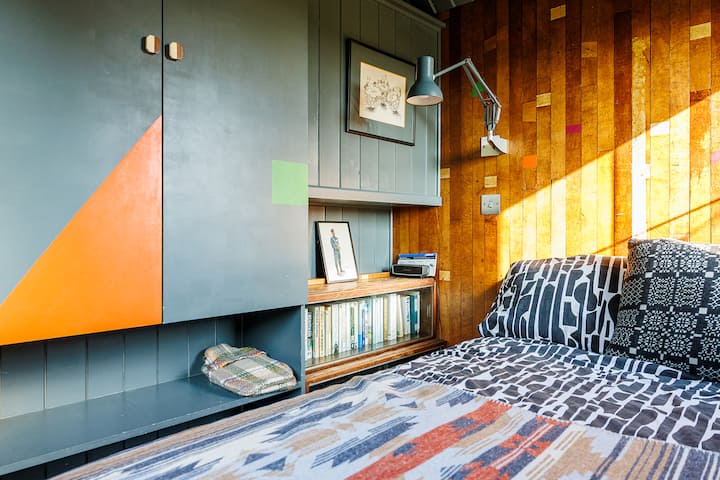 The Hut At Four Little Trees. - Haverfordwest