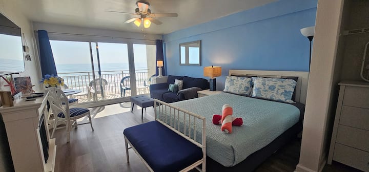 Sun, Swim & Shoreline ~ Private Balcony - Daytona Beach, FL