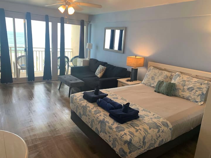 Ocean's Edge Escape ~ Ocean Front ~ Pool Open - Daytona Beach, FL