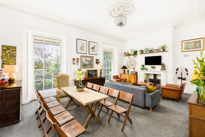 Unique Styling With Balcony Views And Parking - Gloucestershire
