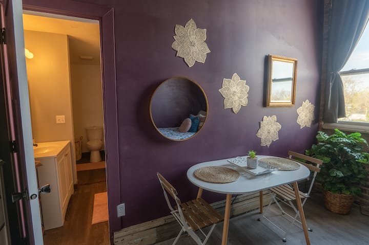 Relaxing Mini Suite Near Walking Trail And Coffee - El Paso, IL
