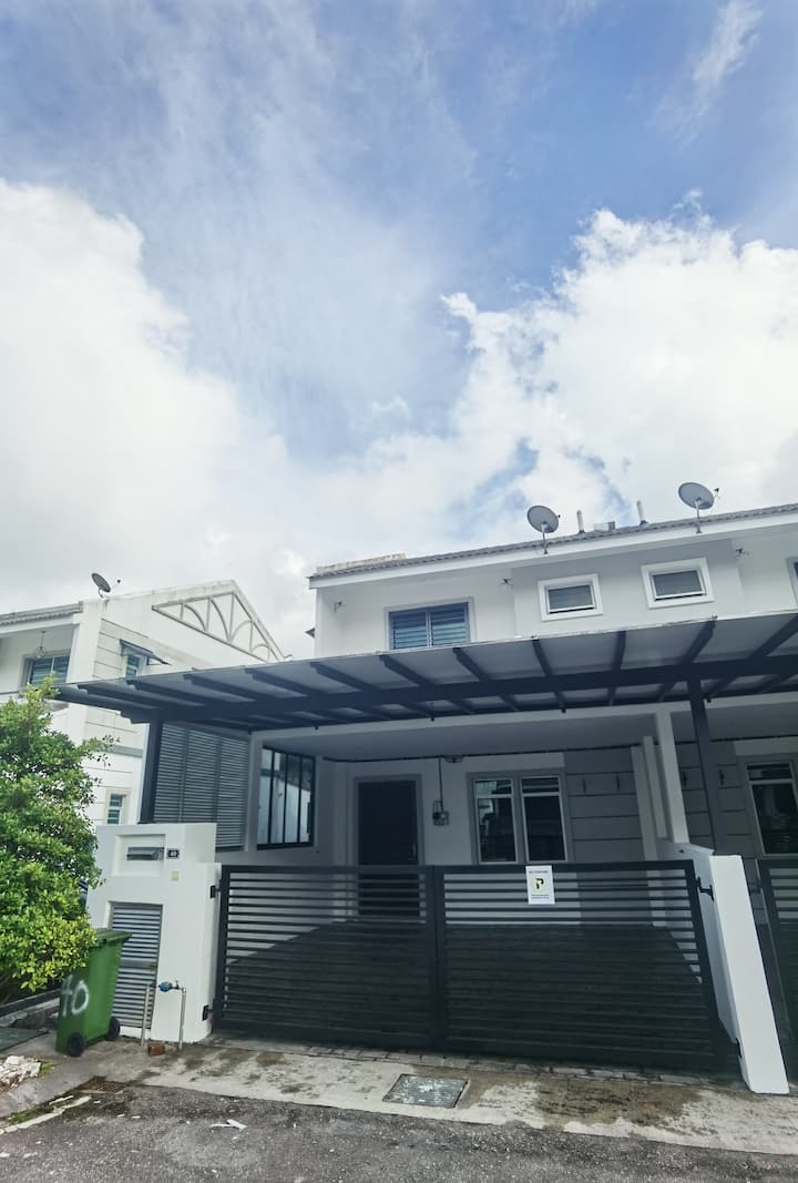 Cosy 2-storey Holiday Home Vines 2 @Pasar Malam -1 - Cameron Highlands