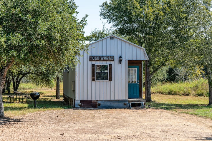 Round Top Ranch Old World Cottage - Round Top, TX