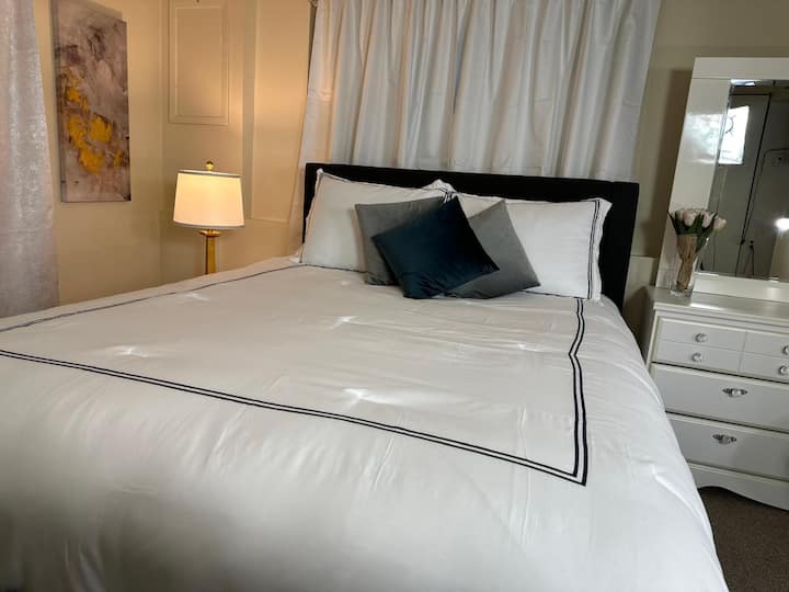 Private Bright Suite In North Vancouver - Cipro