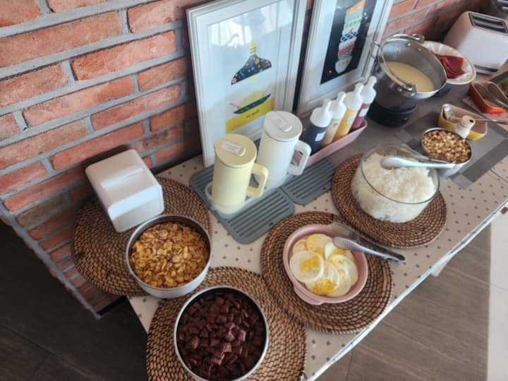 #조식제공 #유채밭 풍경 #가끔 말도 등장#가성비#중문6분#버스정류장 1분※01 - South Korea