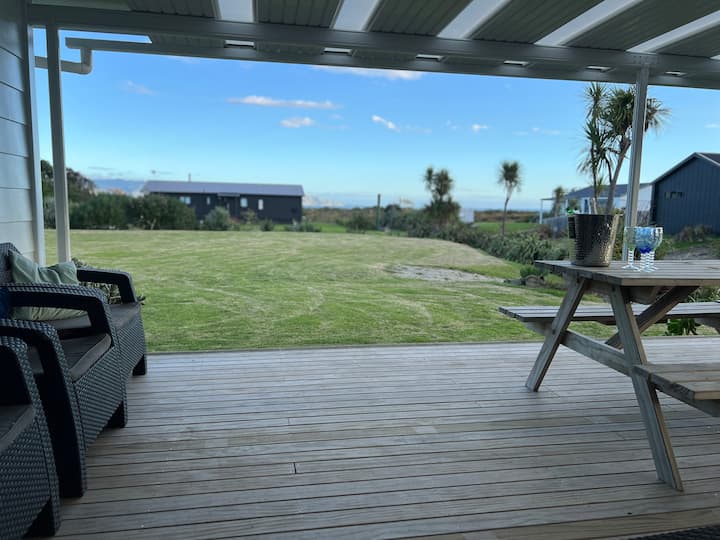 Large Bach - Mahia, Blue Bay By The Sea - Bay of Plenty