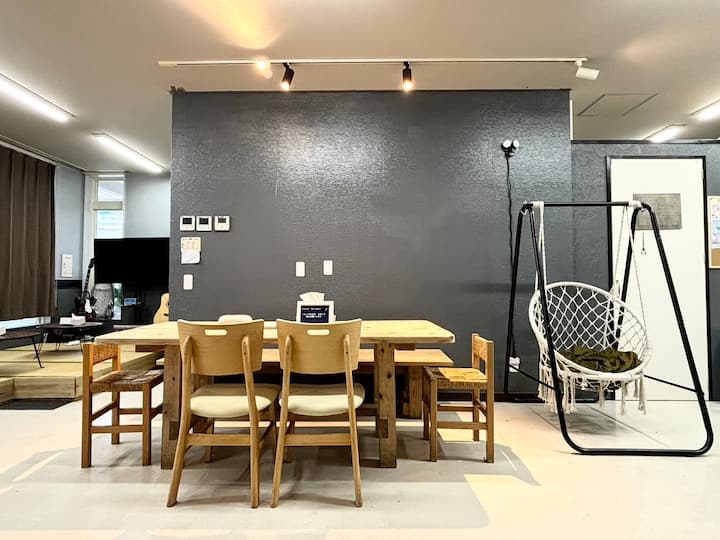 【男性専用メゾネット】石垣港から徒歩23分!無料wi-fi・共用ラウンジ&キッチンで快適ステイを提供 - 石垣市