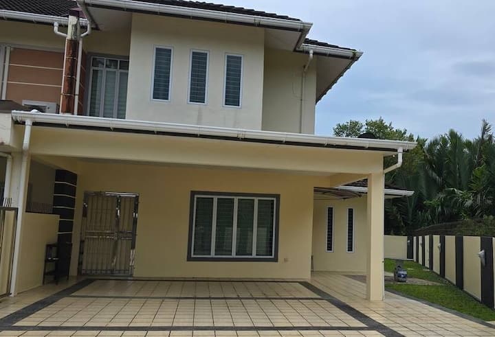 Cozy Home Tbn, Cozy & Spacious - Kuching