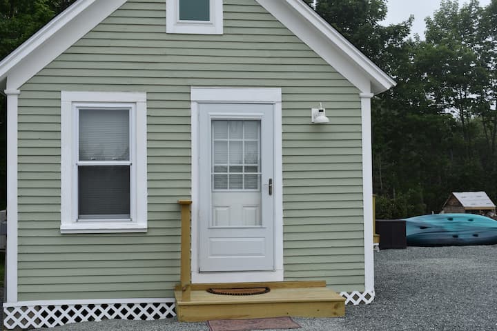 Cozy Green Rustic Cabin For Two - Bar Harbor, ME