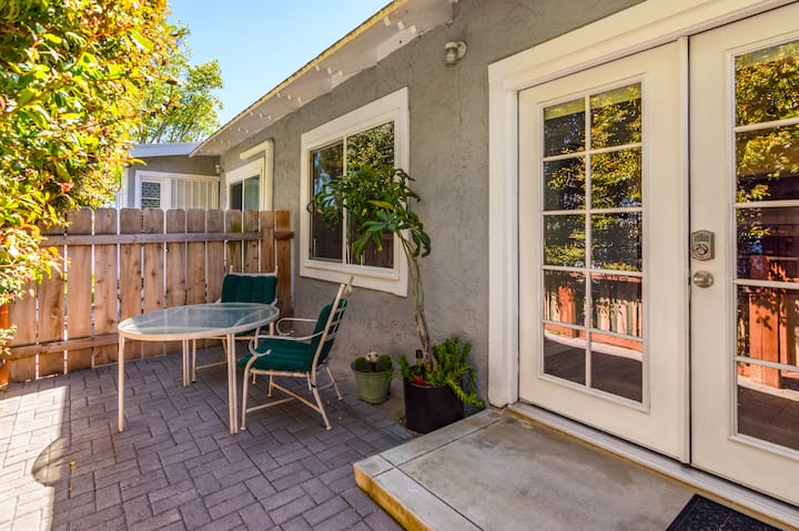 Chic 1br W/ Private Patio | Steps To Dining & Zoo - Point Loma - San Diego