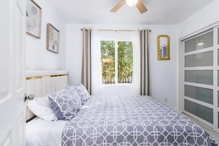 Trendy Apartment Walkable To Cafés & Shops - San Diego, CA