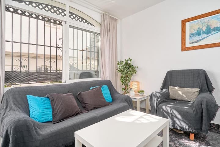 Typical Spanish 2br Nerja Apt W/ Ac + Free Wi-fi - Nerja