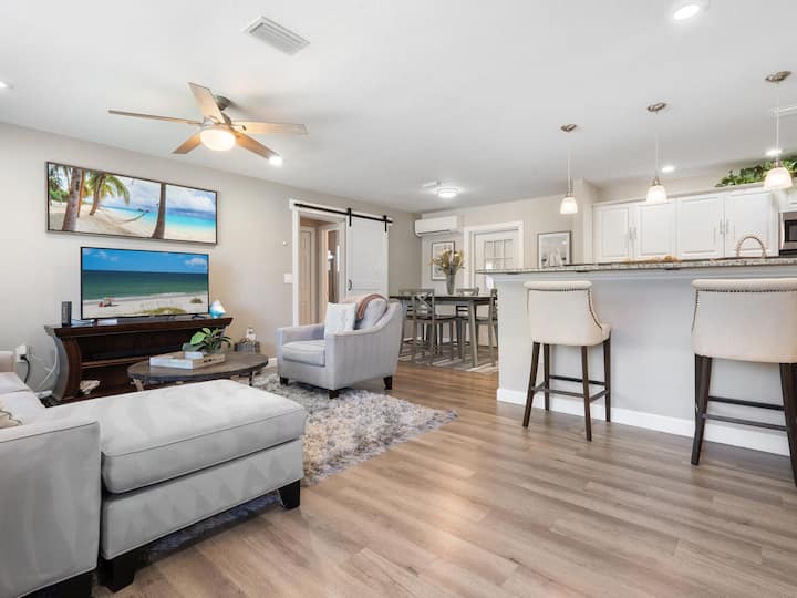 Charming And Cozy Bradenton Home! - Bradenton, FL
