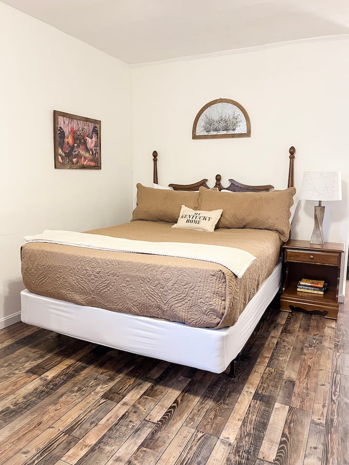 Bourbon Oak Hideaway 1 - Bardstown, KY
