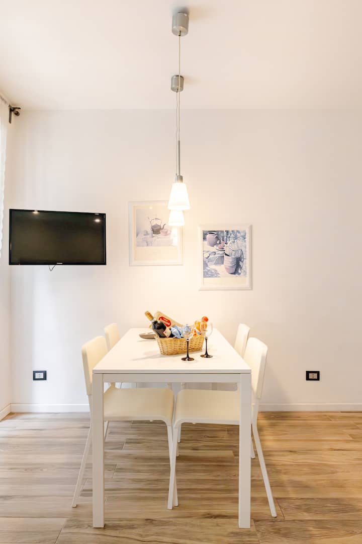 Lights And Colors, Cozy Flat Close To Porta Nuova - Turin
