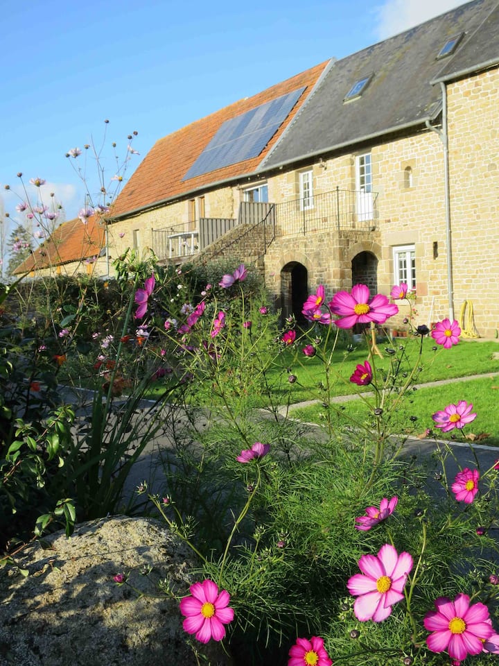 Maison En Pierre Au Coeur De La Campagne Normande - Avranches