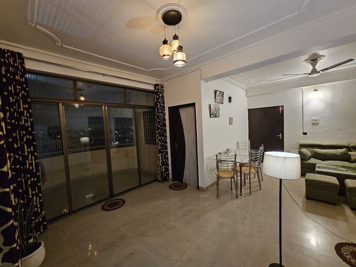 2bhk Luxurious Furnished Flat. 24hrs Security - Chine