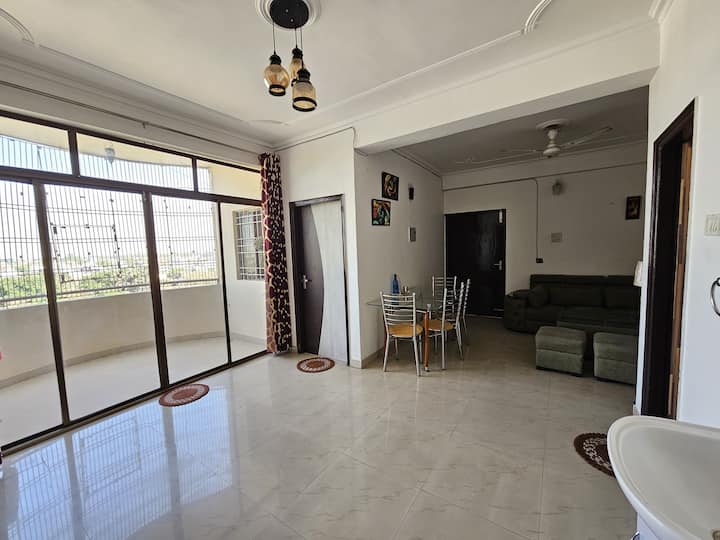 2bhk Luxurious Furnished Flat. 24hrs Security - Varanasi