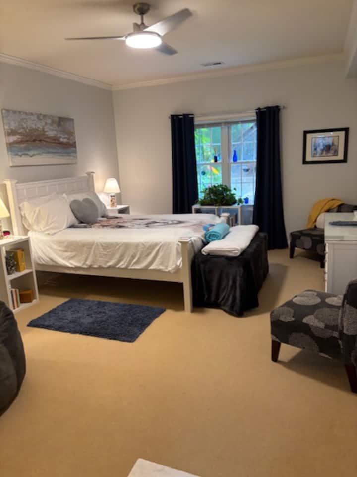 3-room - Private Lower Level Retreat - Sleeps 4 - High Point, NC