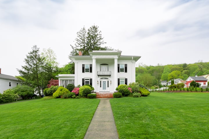 Retreat In Style: Luxury For Family & Friends - Litchfield, CT