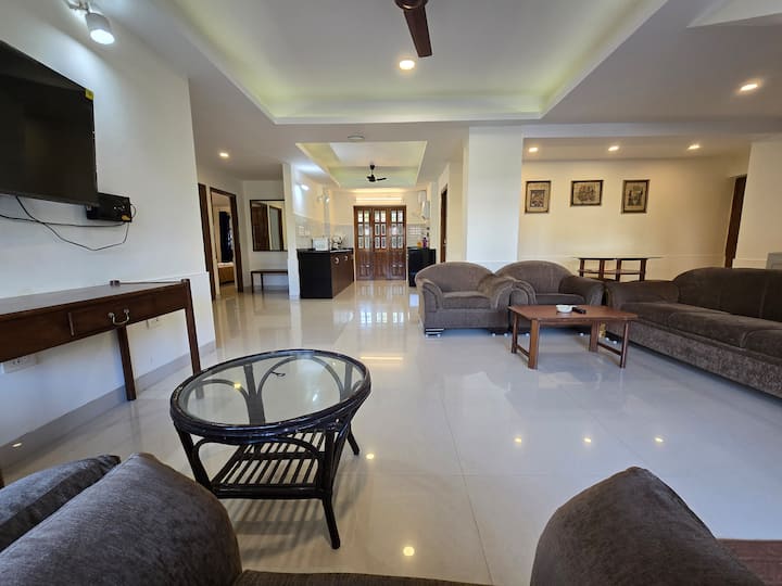 Spacious 3-bedroom Apartment In Central Location - Goa