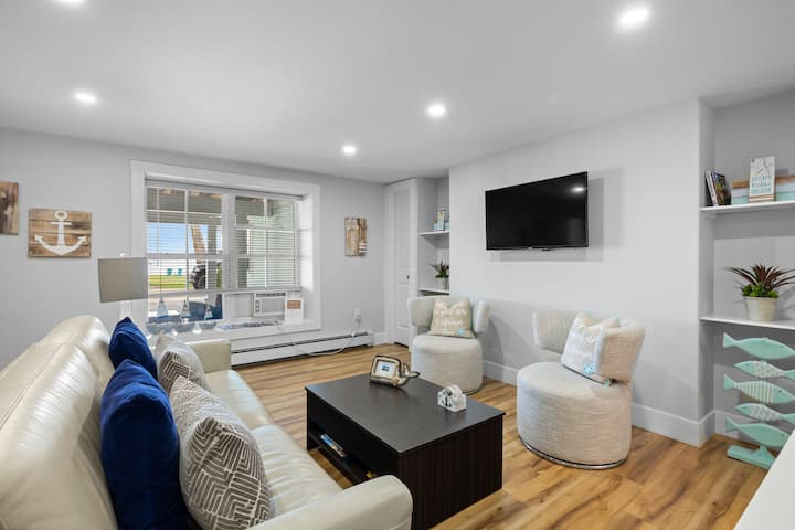 Waterfront Deluxe King Suite Condo Downtown Chtown - Charlottetown