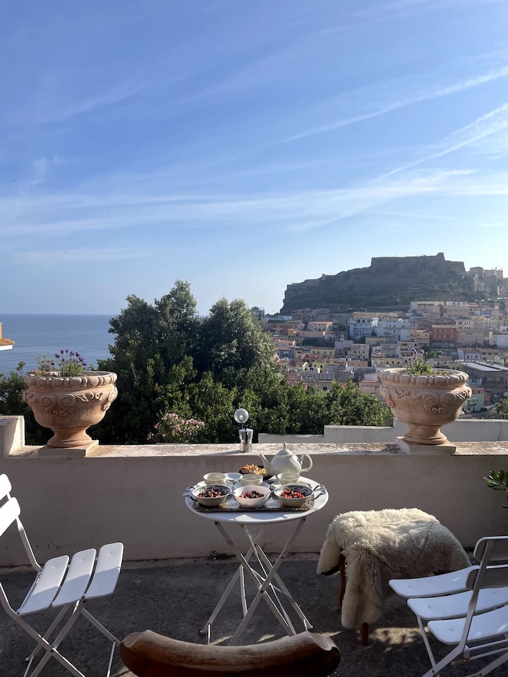 Luxury Hilltop Escape: Panoramic Sea View & Garden - Castelsardo