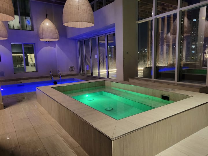 Stunning View,pool,sauna,gym,hot Tub,metro - LaSalle