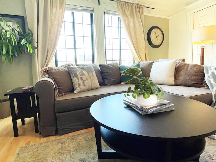 Chic Urban Stay With View - Walk To Shops & Eats - San Francisco, CA