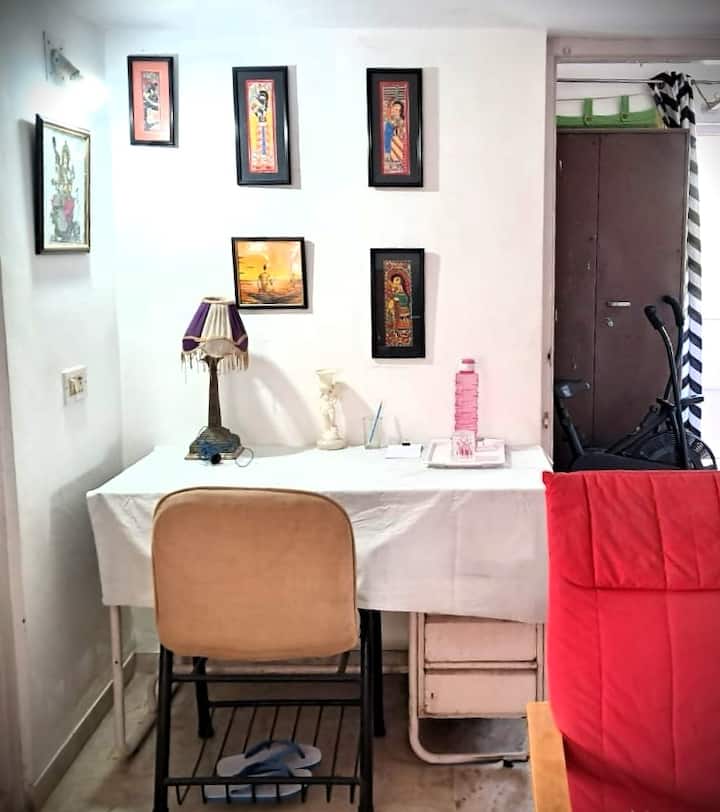 Luxurious Private Room @ Perfect Bungalow - Gandhinagar