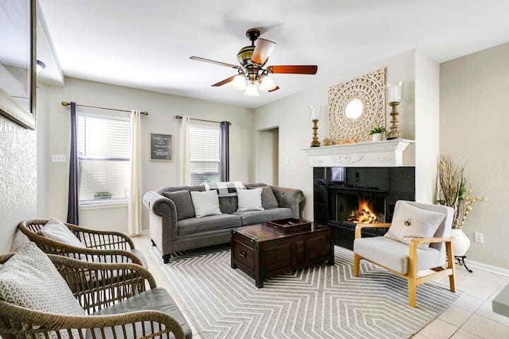 Comfy Home! Convenient Located. Extra Clean. - Round Rock, TX