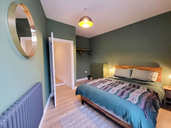 2 Bedroom Flat, With Parking, 250m From The Beach - Little Haven