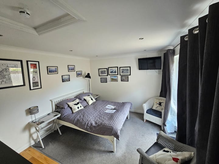 Modern Immaculate Studio. Ac, Parking. Not In Caz. - Bristol