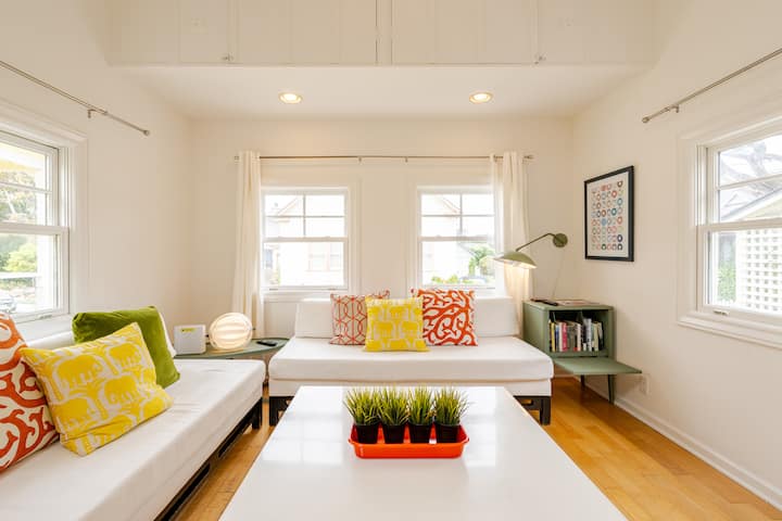 Bright Beach Cottage, Center Of Town, 30-day - Monterey, CA