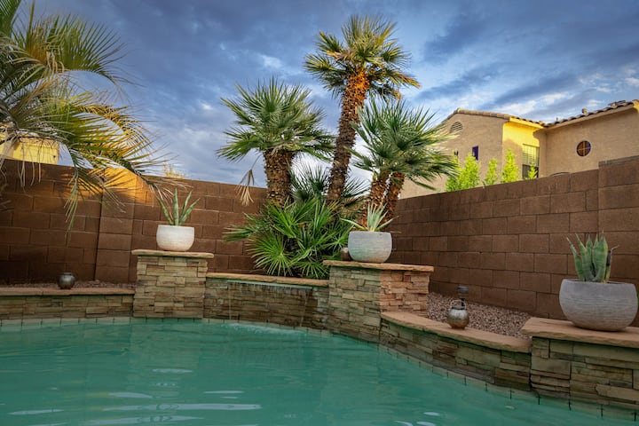 Spacious Monthly 4br 2.5 Bath Oasis W/private Pool - Surprise, AZ