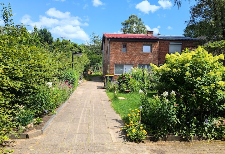 Großes Zimmer In Guter Lage In Norderstedt - Quickborn