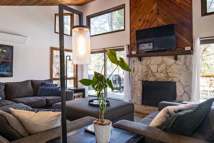 Blackbill & Pine | Cozy Mountain Retreat - Angel Fire, NM