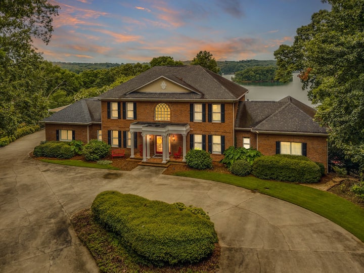 The Lux Scandi-manor On Lake Lanier - Gainesville, GA