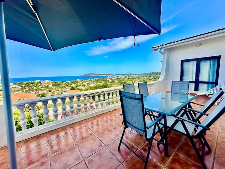 Mobys Plett Bay In Full View - Plettenberg Bay