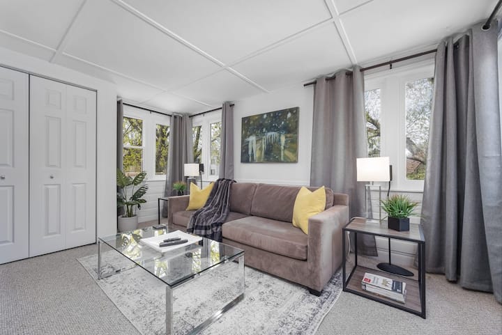 Kw Midtown Upper Suite - Live Local - Walk To Work - Kitchener