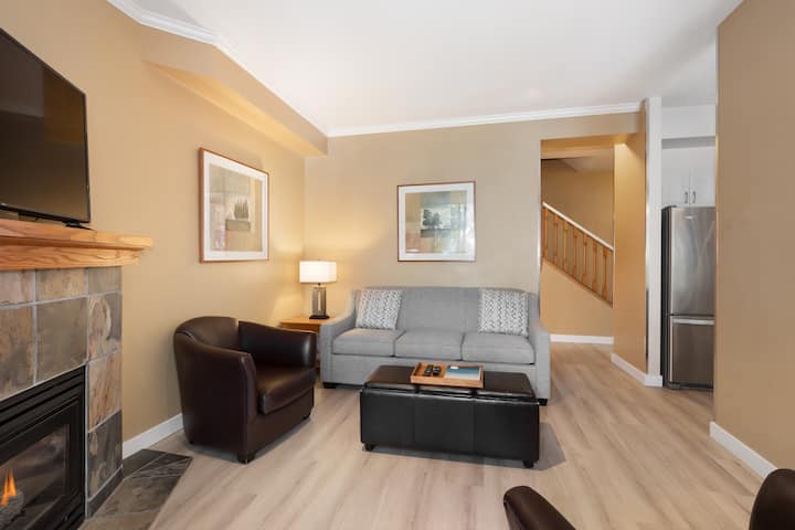 Unwind + Explore – Pool, Hot Tub, Village Stay - Whistler