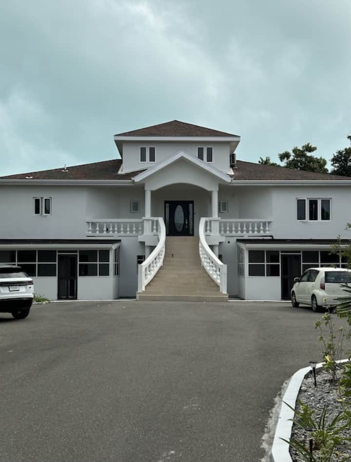Newly Renov. Just 2mins Away From Grace Bay Beach - Turks and Caicos Islands