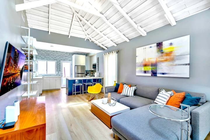 **Top Location**  3br Little Italy Home + Parking - San Diego, CA